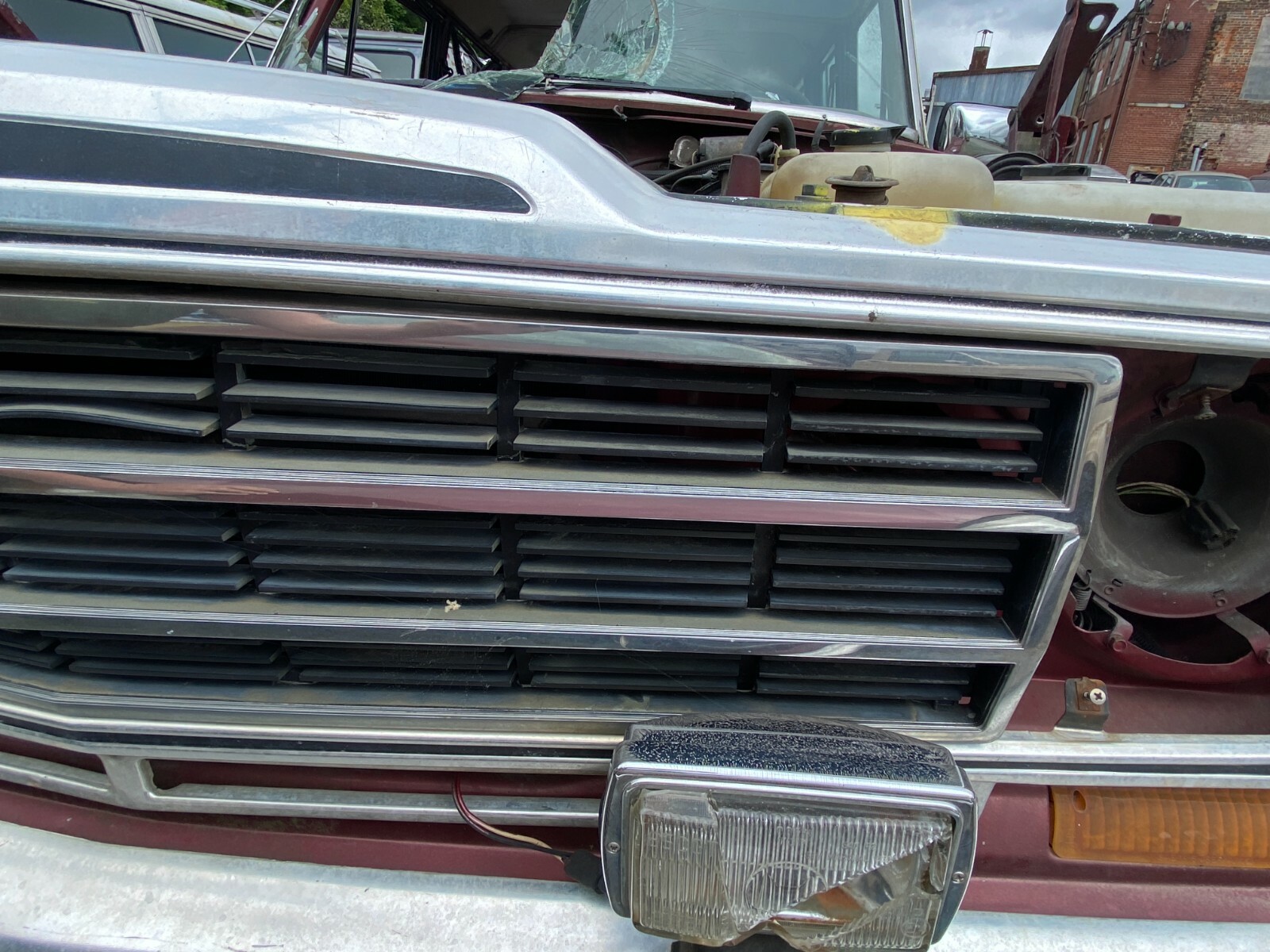 1986 Jeep Grand Wagoneer Grille Chrome OEM Header Panel Cracked Dented ...