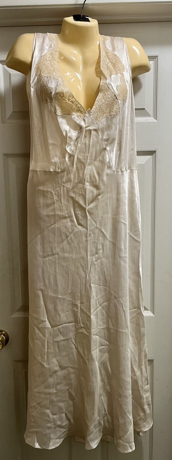 Vintage 1940s Cream Silk Bias Cut Antique Lace Slip D… Gem
