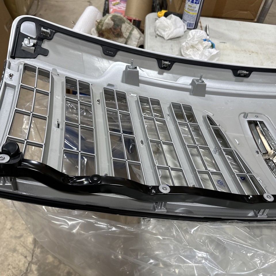 Ford AL3Z-8200-HA Full Grille 2010-2014 White Planinum Lincoln Mark LT ...