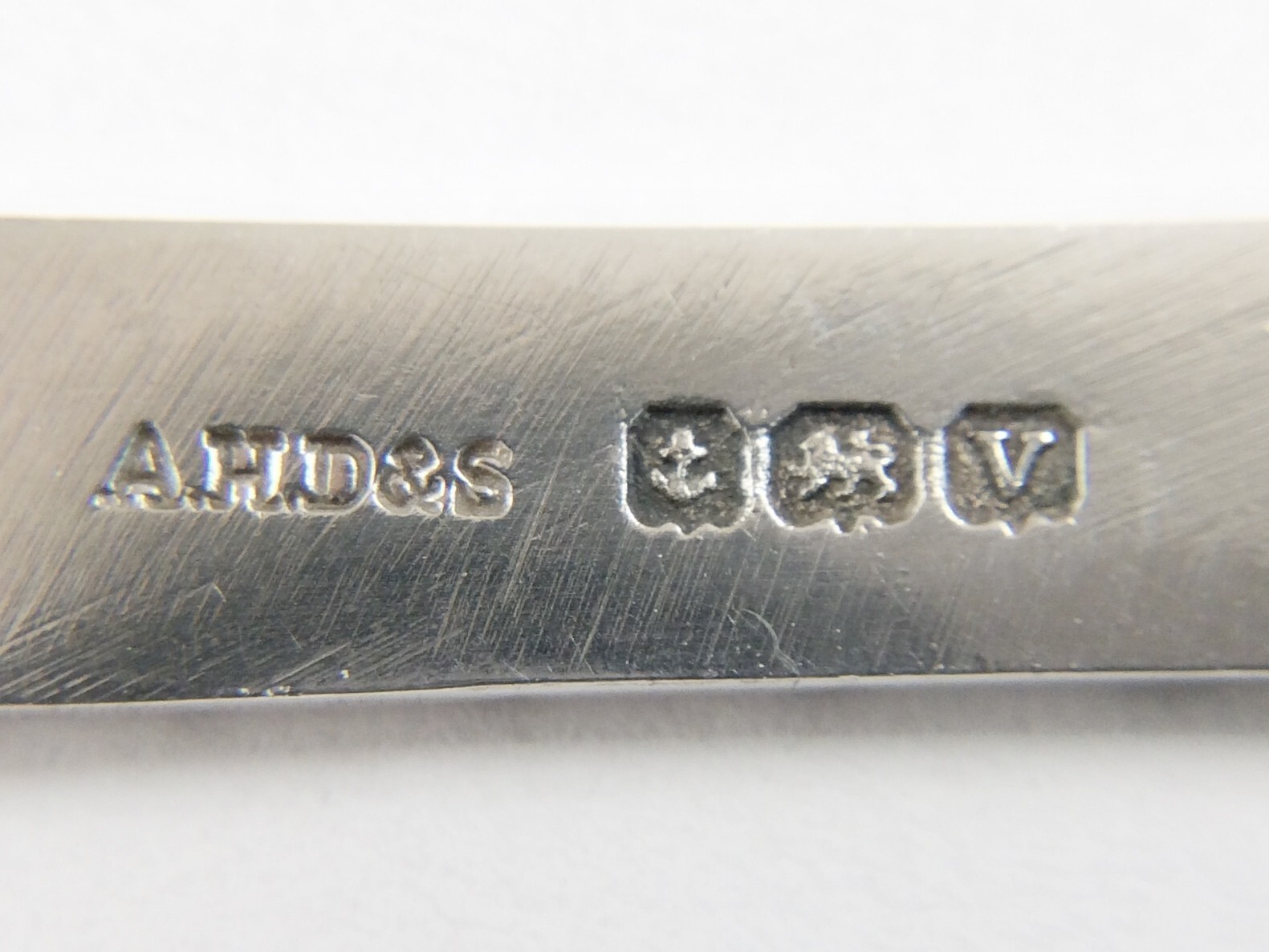 ALEXANDER RITCHIE IONA DESIGN SILVER ENAMEL SWORD BROOCH PIN BY A H ...