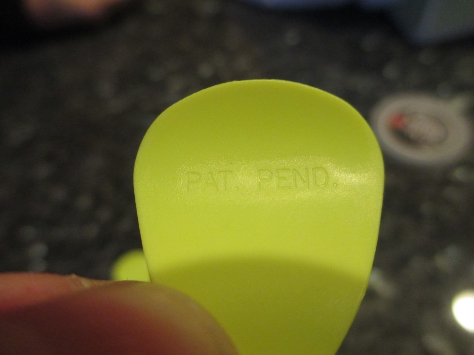 15 GRIP PICKS - CURVED GUITAR PICKS - YELLOW - LIGHT THICKNESS .45MM | eBay