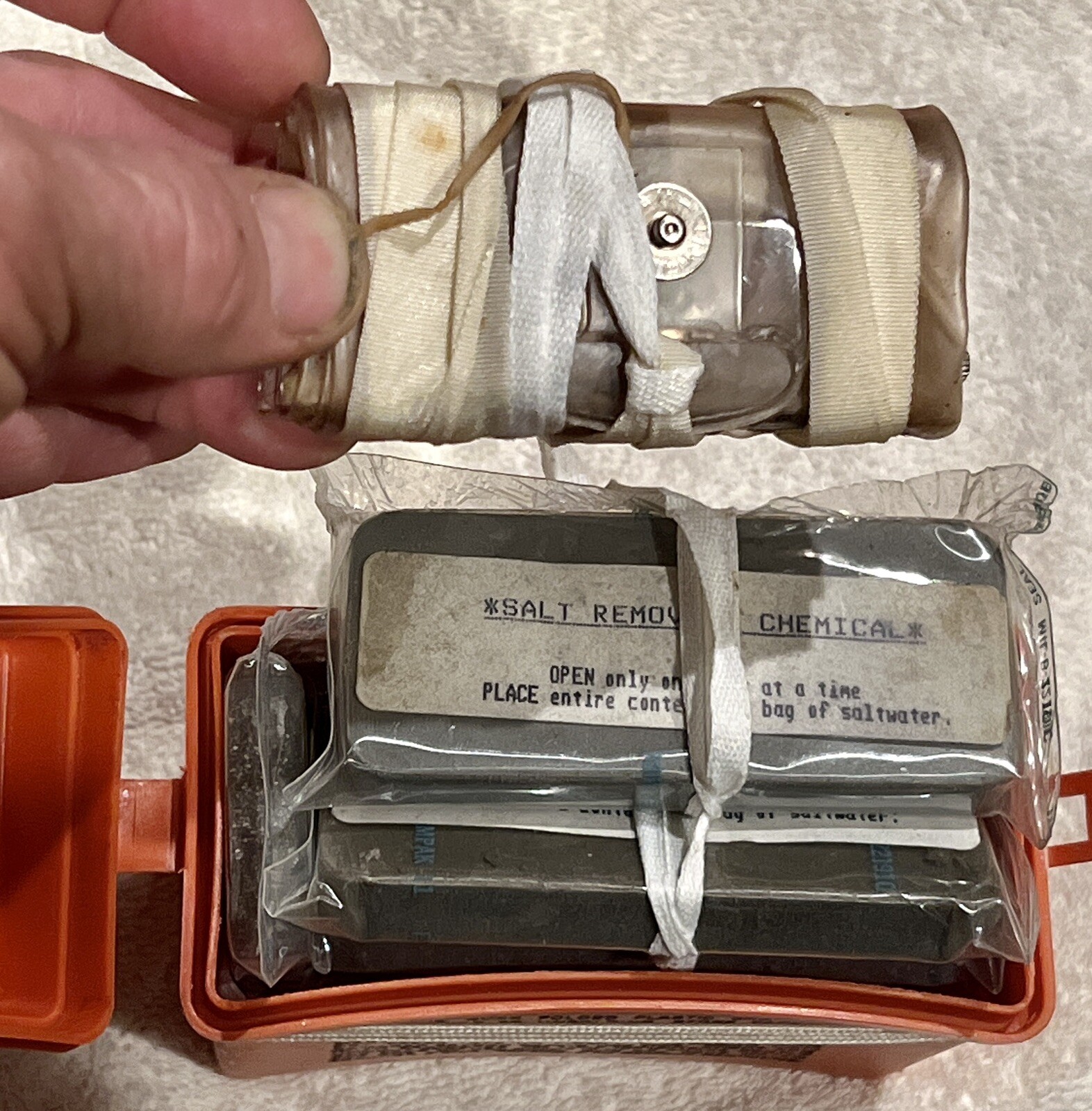 VINTAGE IONIC SEA WATER DESALTER/ SURVIVAL KIT MILITARY/ USAF 4610-00 ...