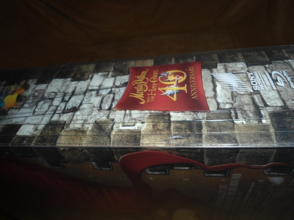 Monty Python and the Holy Grail Ltd Ed Castle Catapult Gift Set [BD ...