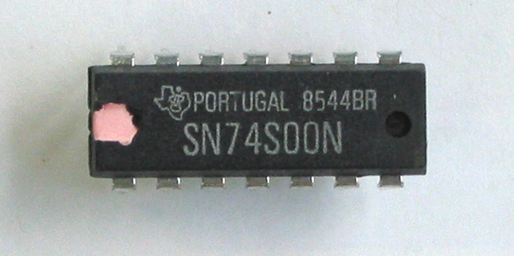 Eight off 74S00 DIP-14 authentic eighties production *new* component ...