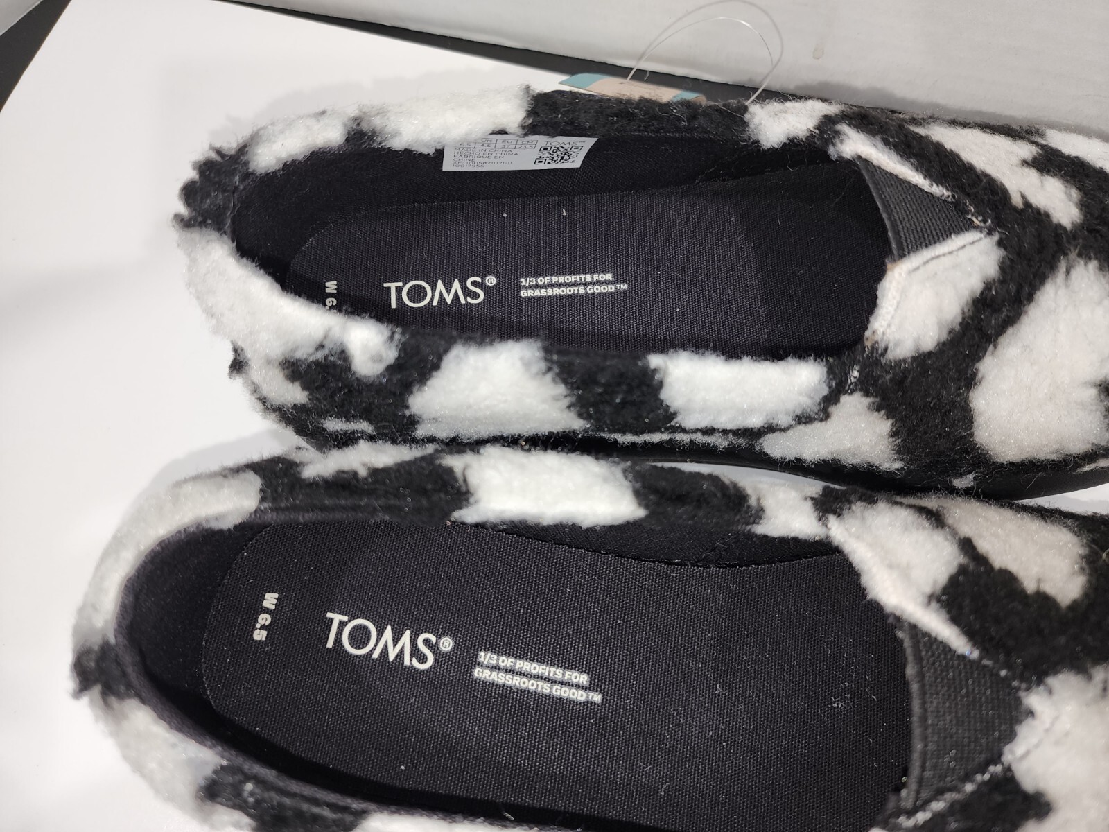 TOMS Women Mallow Fur Shearling Black Heart Slip On Shoes Size 6.5 $79 ...