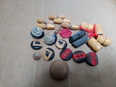 An Assortment Of Vintage Wooden Buttons And Toggles. Old And Used | eBay UK