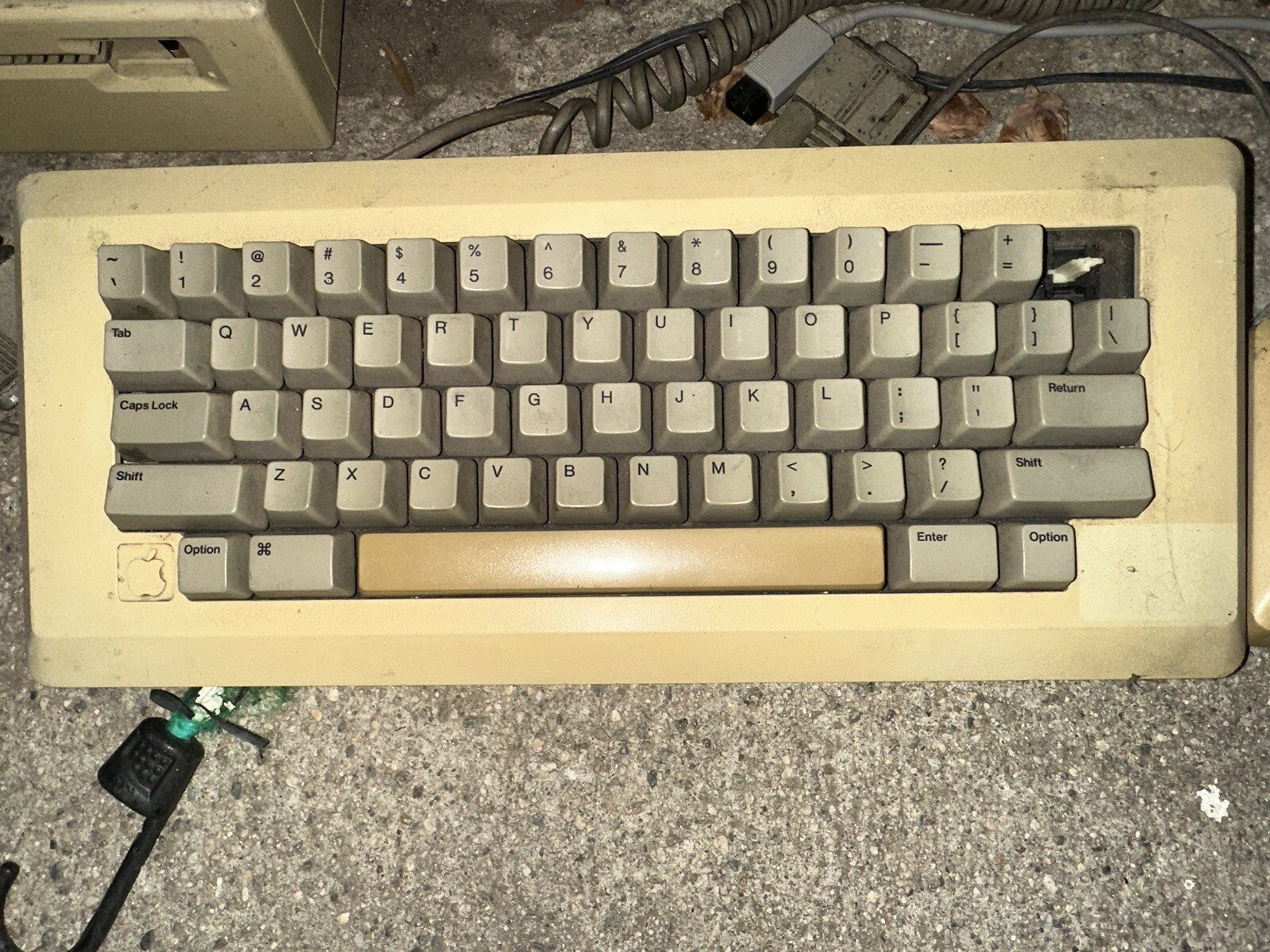 Apple Macintosh 128K M0001 Computer (1984) Powers On Retro Monitor W ...