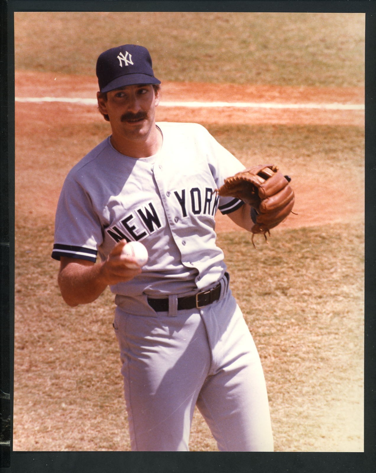 Dale Berra 1985 Original 8 x 10 Photo New York Yankees throwing warmup ...
