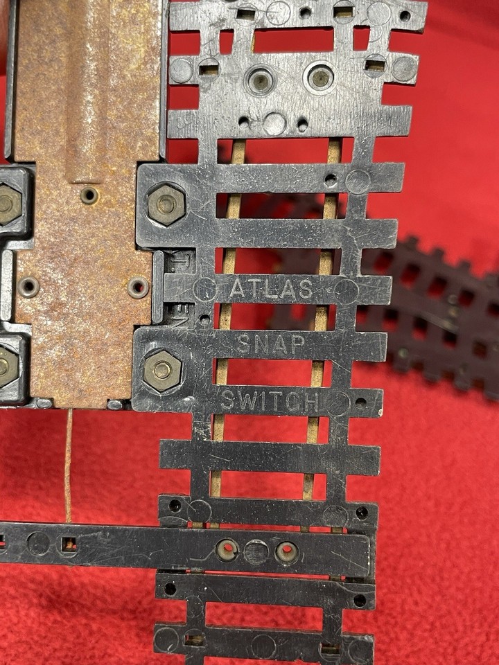 Lionel-Gilbert-Ho-Revell & Atlas Train Set Lot Engine- Towers-Building ...