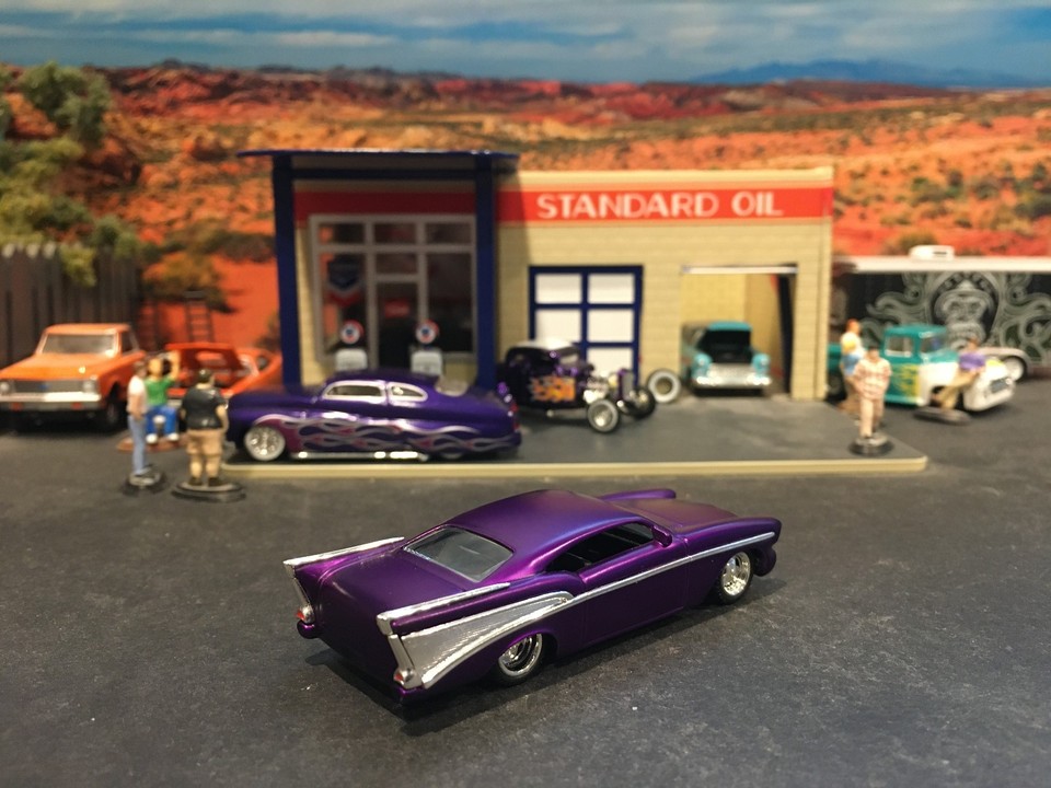 1:64 Hot Wheels LE Boyd Coddington 1957 57 Chevy Chezoom Satin Purple ...