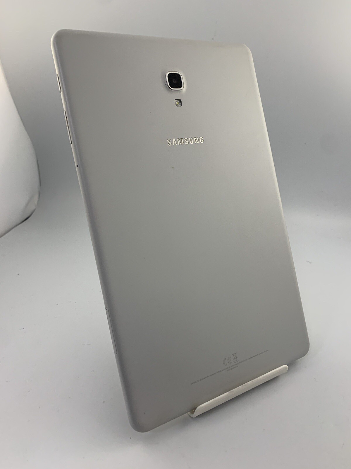 Samsung Galaxy Tab A 10.5 SM-T590 2018 32GB Wi-Fi White Android Tablet ...