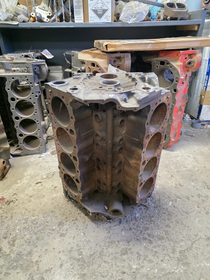 1969 3956618 302 327 350 Engine Block 4-Bolt Mains Camaro Z28 Chevelle ...