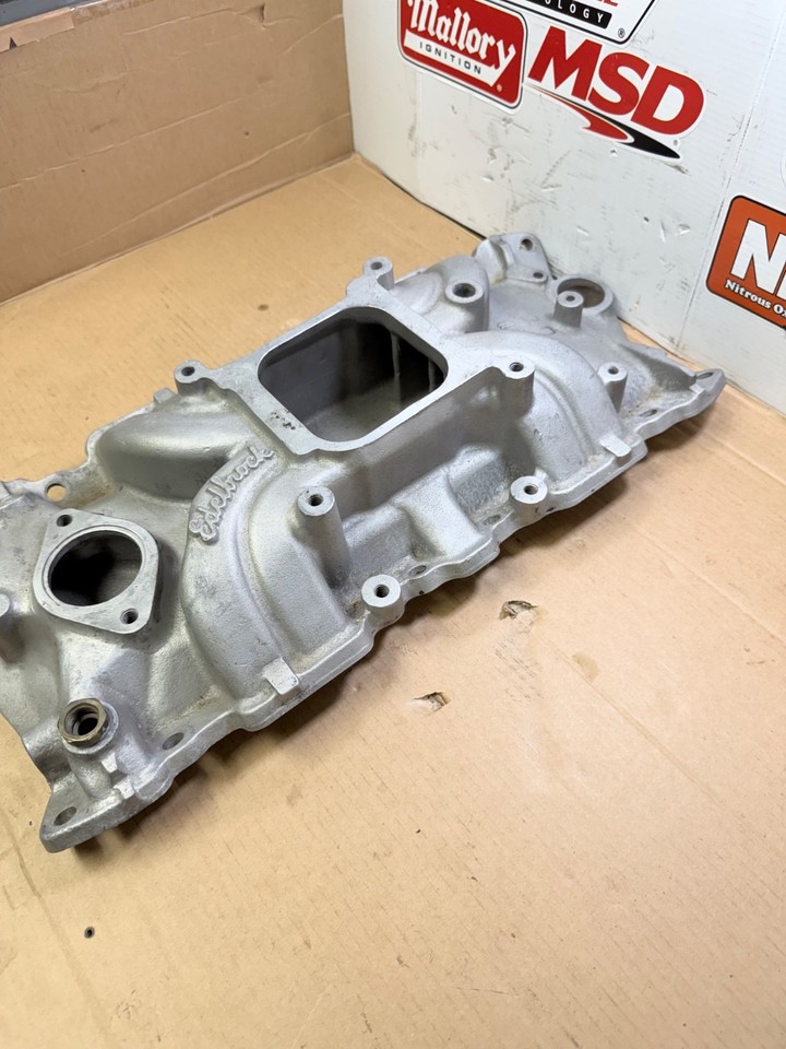 EDELBROCK TORKER II INTAKE MANIFOLD 5001 SBC CHEVY Z28 CAMARO CHEVELLE ...