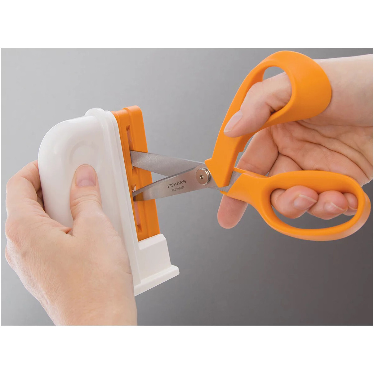 Fiskars SCISSORS SHARPENER for STANDARD RIGHT- & LEFT-HANDED ...