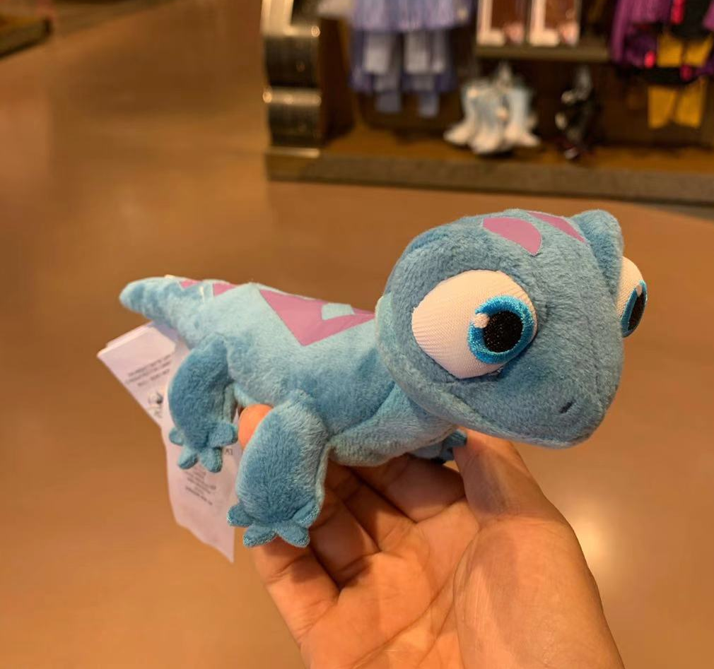 Disney park Frozen II Bruni Salamander Shoulder Pal Magnet Mini Plush 7 ...