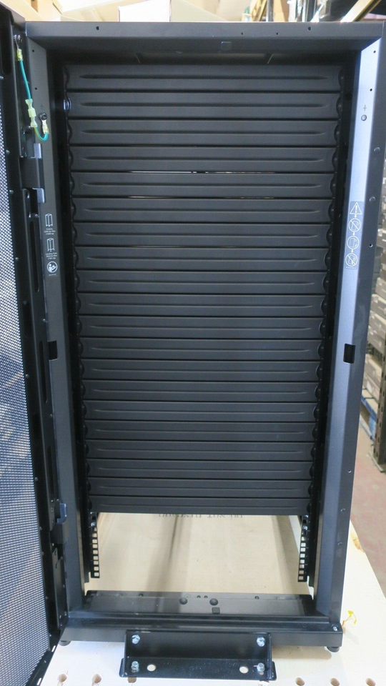 NEW APC AR3104 Netshelter SX 24U Server Rack Enclosure Cabinet 600mm x ...