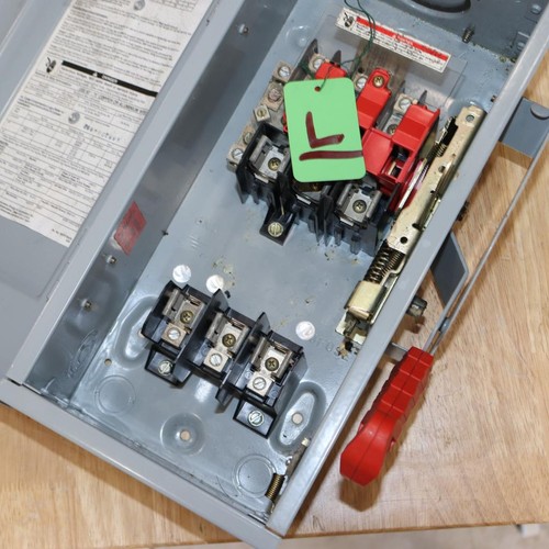 Siemens HF361NR New 3 Pole 30 Amp FUSED Weatherproof Switch Disconnect ...