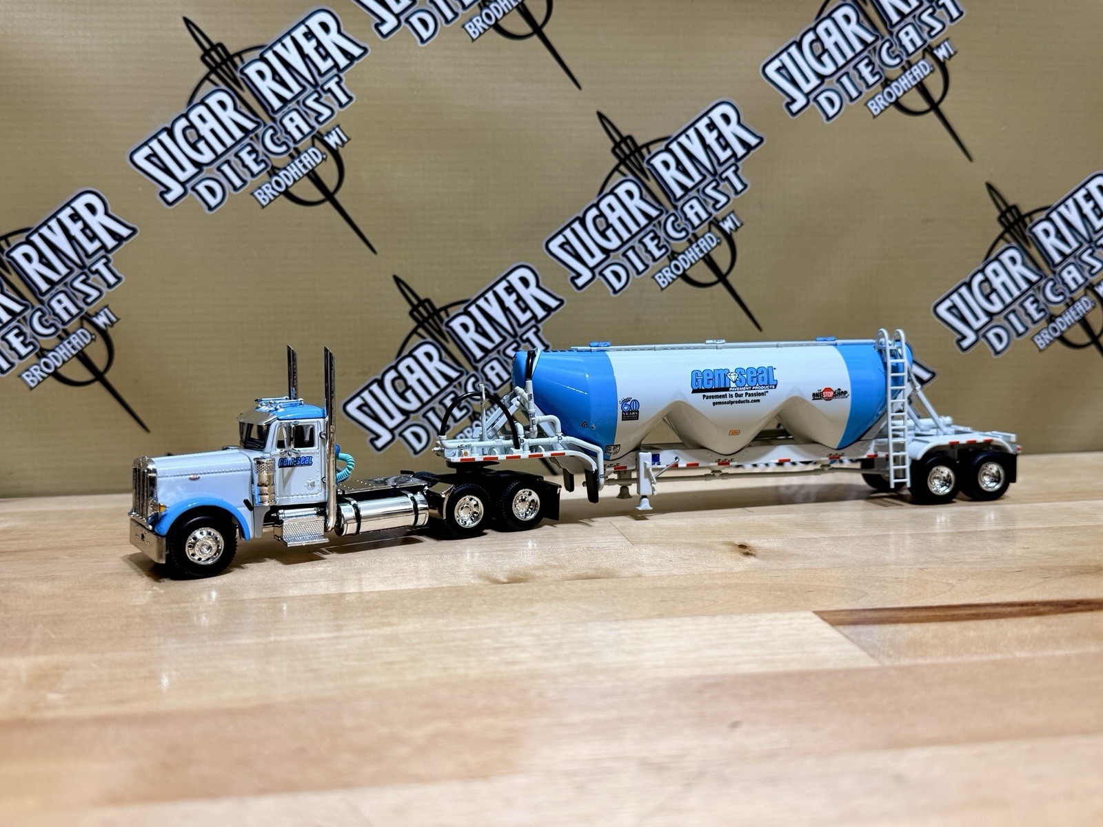 Dcp 1/64 Peterbilt Day cab and 3 Bay Pneumatic Trailer Semi Truck Farm ...