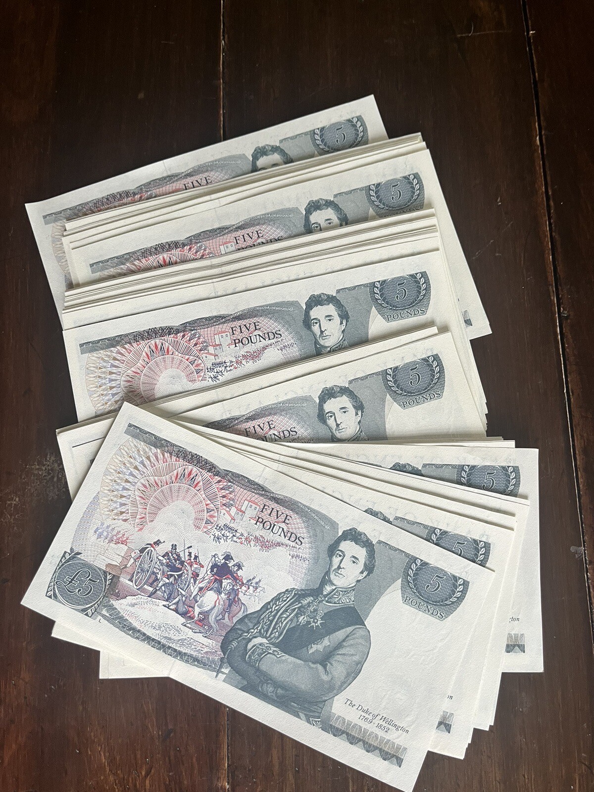 Uncirculated Duke Of Wellington £5 (five pound) note. Early Serial ...