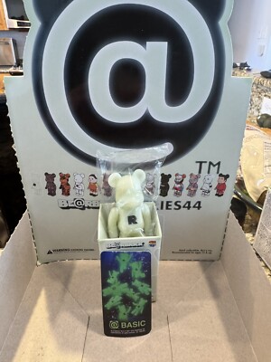 Medicom Be@rbrick 100% Series 44 Basic R Glow In The Dark S44 Art Toy Bearbrick | eBay