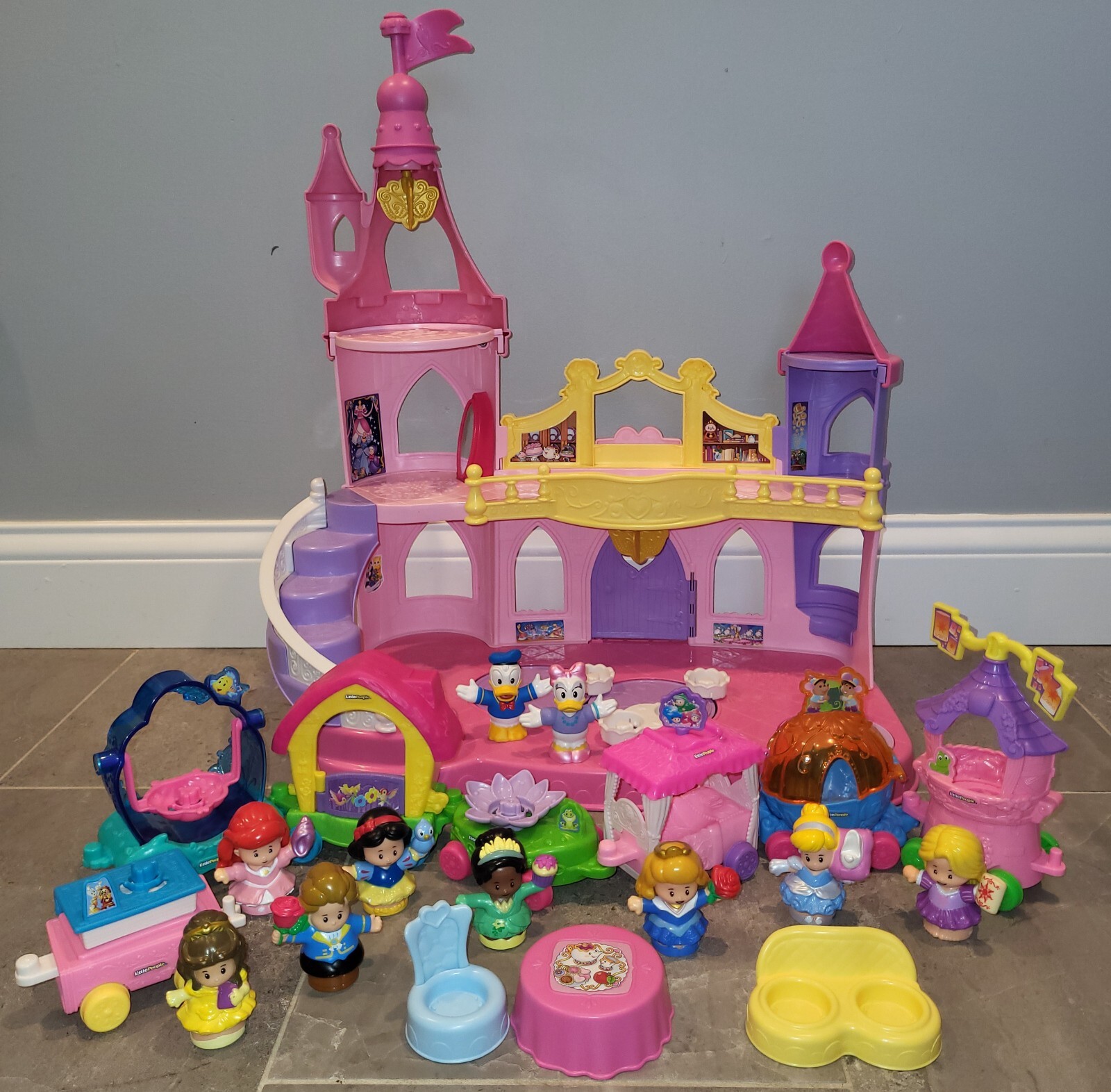 7 Little People Disney Princess Parade Float & Musical Dancing Palace ...