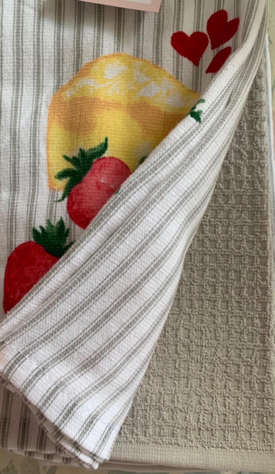 Cupcakes and Cashmere Set of 3 Kitchen Towels Brie Mine New with Tags ...