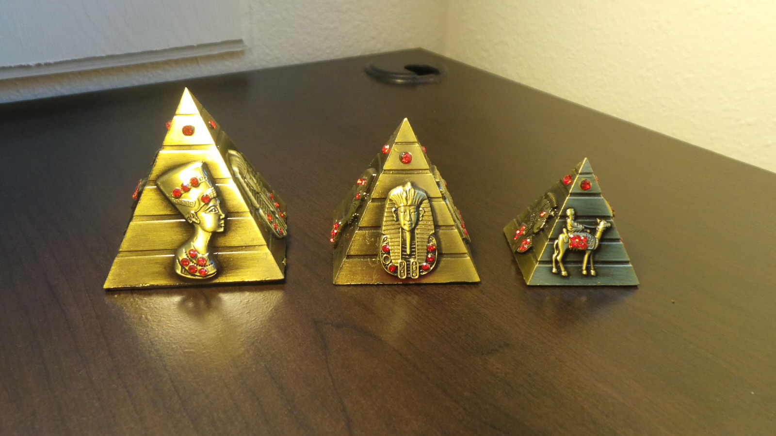 3 Pyramids: 2", 1.5" & 1" Embossed Decorated Pyramids 4 Different Faces ...
