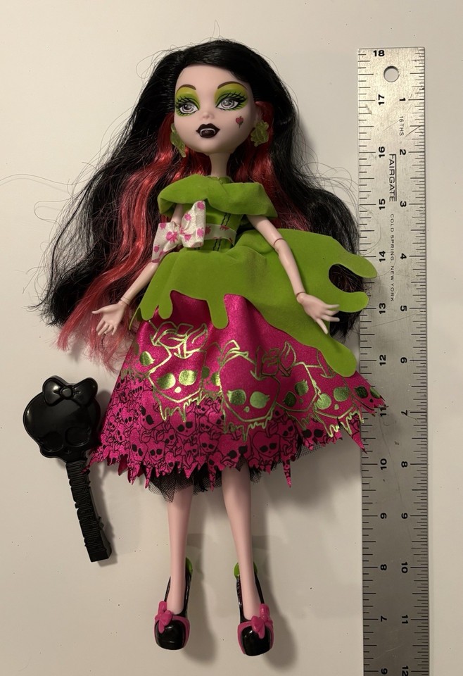 Monster High DRACULAURA Doll Snow Bite Scarily Ever After 1st ...