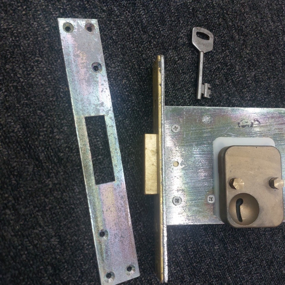 Chubb Custodial prison pass door lock *key C/W escutcheons (Ref 1 ...