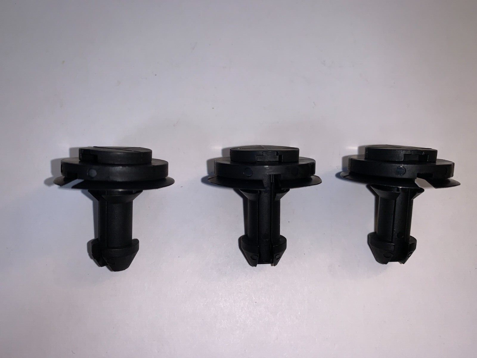 Genuine GM 15733971 Front Air Deflector Retainer Lot of 3 | eBay