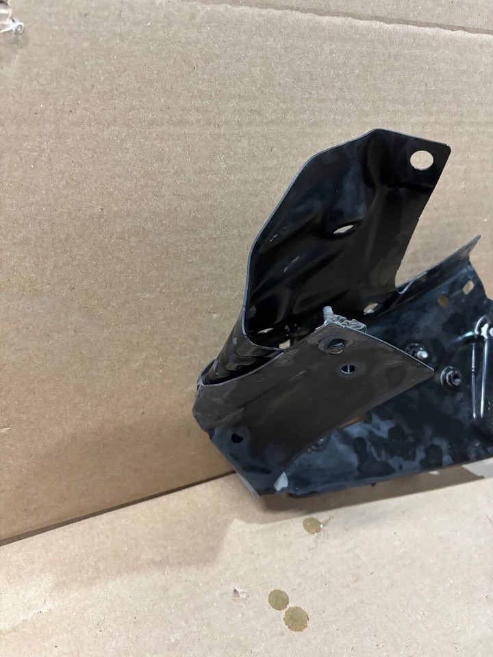 2019-2022 Chevy Silverado Front Passenger Side Wheelhouse Panel Bracket ...