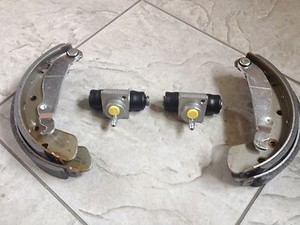VAUXHALL CORSA C 00-06 A SET OF REAR BRAKE SHOES & 2 REAR WHEEL ...