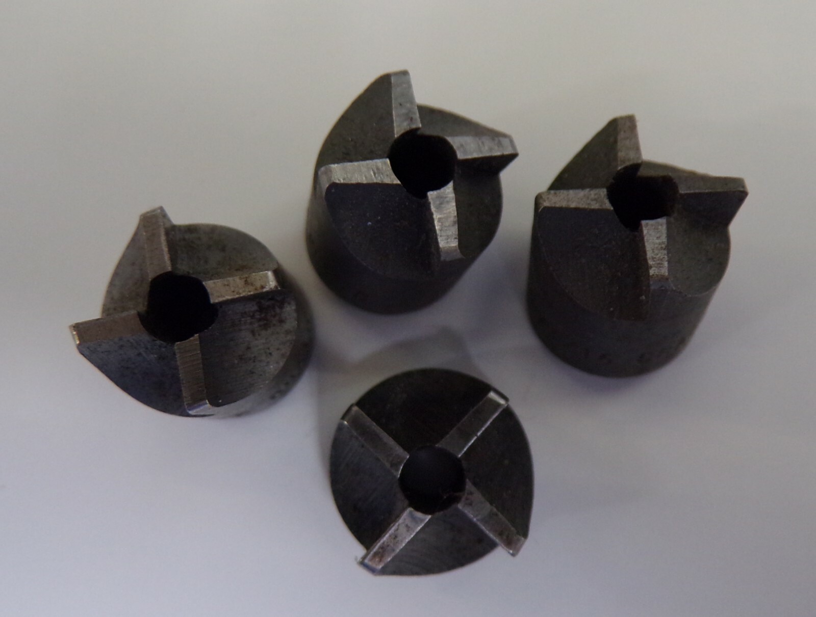 CRAIG COUNTER SINK, 9/16 X 3/1, ID: .175, OD: 1/2", 4 FLUTE, LOT OF 4 ...