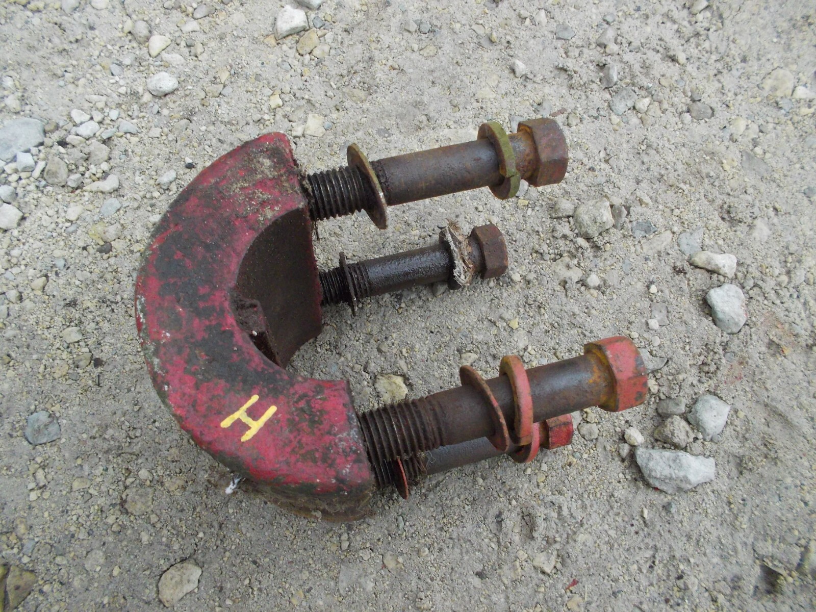 Farmall H IH tractor rear wheel hub center wedge to axle w/ (4) bolts ...