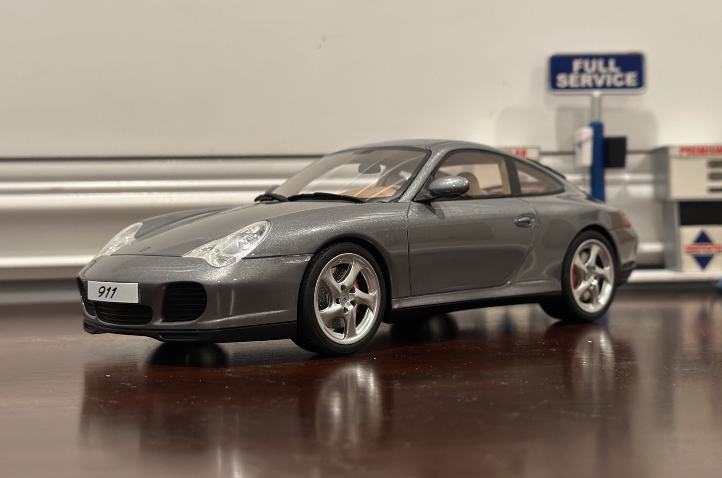 Porsche 911 Carerra 4S, Grey | GT Spirit Resin 1/18 | Limited Edition ...