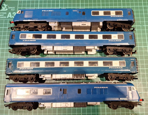 Vintage WORKING TRIANG R555 R556 BLUE WHITE DIESEL PULLMAN 4 CAR SET OO ...