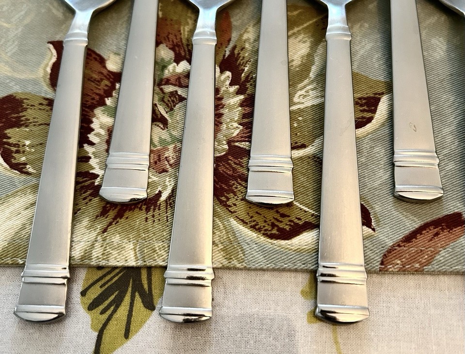 Oneida 18/10 Stainless Flatware TIRAMISU 34 Piece Set Service for 4 ...