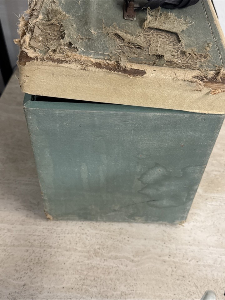 Vintage Singer White Featherweight Sewing Machine with Case. *WORKS* | eBay