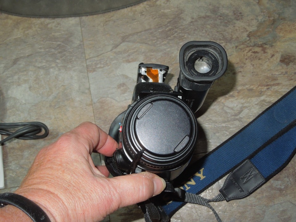 2 Sony HandyCam Video 8 CCD-F35 & FX410 & Accessories & Large Cullmann ...