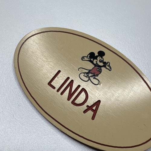 Vintage “Linda” Mickey Mouse WALT DISNEY WORLD CAST MEMBER NAME TAG PIN ...