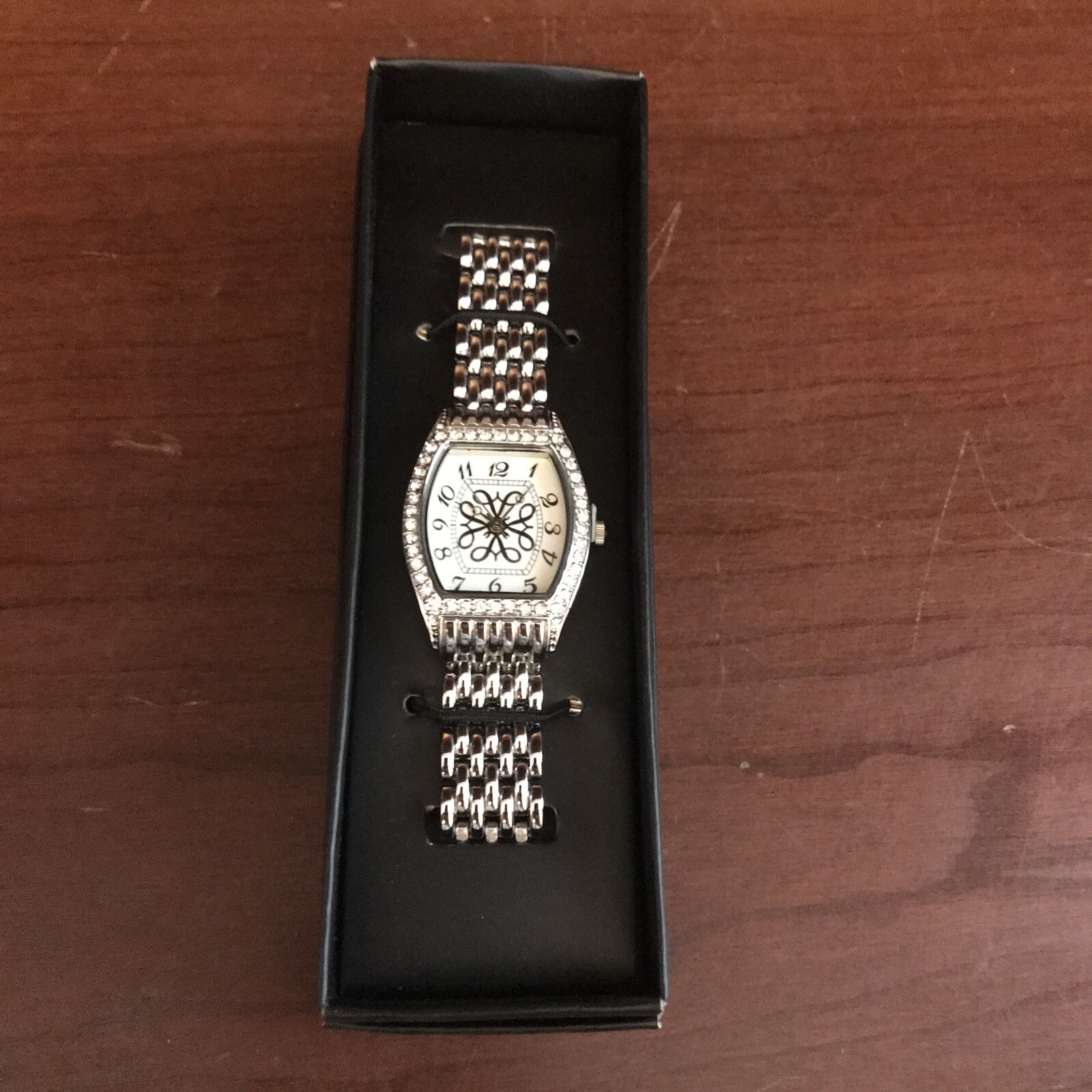 Avon Ladies Quartz Link Watch Silver New in Box Montre A Maillons Avon ...