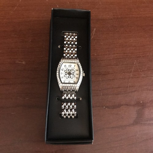 Avon Ladies Quartz Link Watch Silver New in Box Montre A Maillons Avon ...
