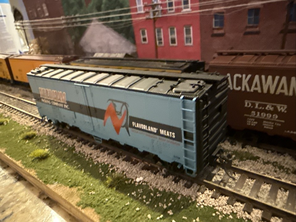 InterMountain 45523-18 HO Scale Needham Packing Co. Class R-40-23 ...