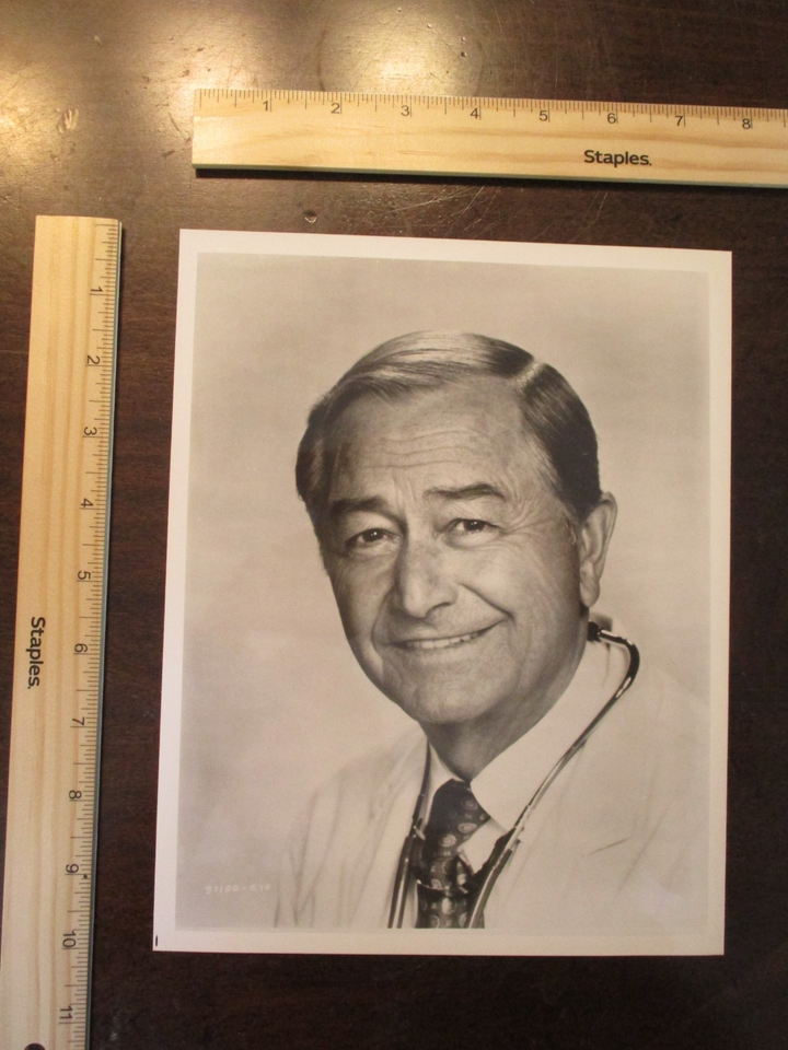 PRESS PROMO PHOTO TV SHOW MARCUS WELBY M.D. ROBERT YOUNG FAMILY DOCTOR ...