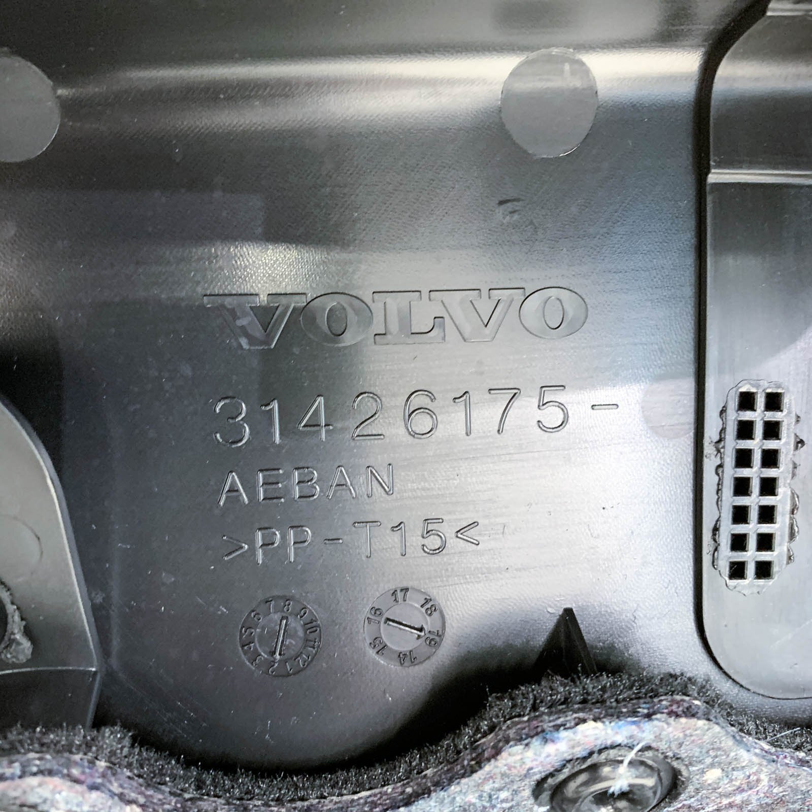 VOLVO V90 MK2 2.0i 183kW Right Side Trunk Trim Cover 31426175 32205769 ...