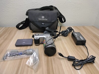 Sony Cyber Shot (DSC-F707) 5MP Digital Camera w/ Battery Adapter CARD ...
