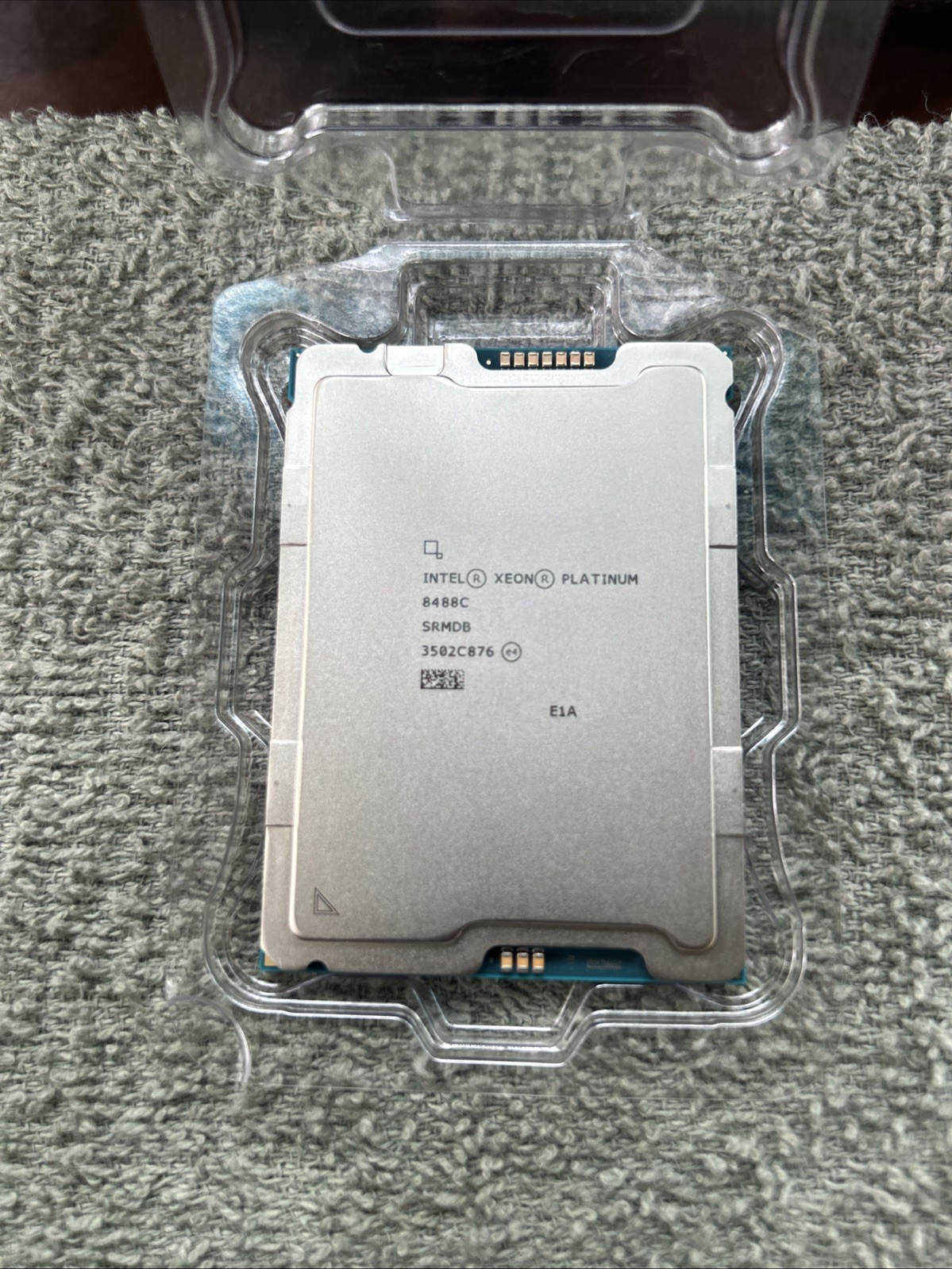 Intel Xeon Platinum 8488C CPU processor 48 cores, 96 threads, full load ...