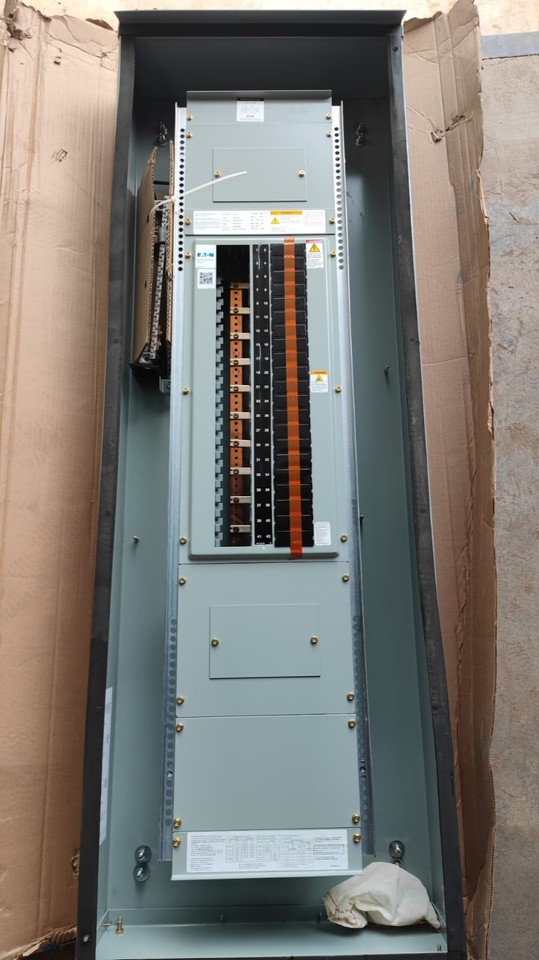 EATON PRL1x 225 AMP PANELBOARD 240 120 V SINGLE PHASE 1PH 3W 42 Cir ...