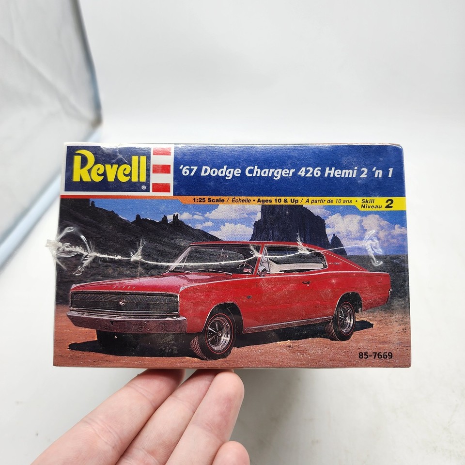 UH MOPAR Revell '67 1967 Dodge Charger 426 Hemi 2'n 1 #85-7669 Factory ...