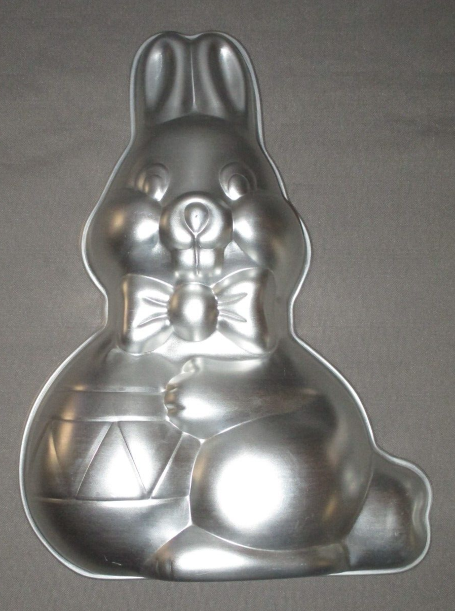 Vintage 1984 Wilton Aluminum 3D Stand Up Easter Egg Bunny Rabbit Cake ...